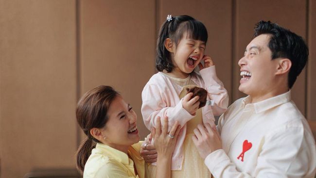 Sweet! 7 Potret Kebersamaan Edric Tjandra dan Sang Putri yang Berusia 4 ...