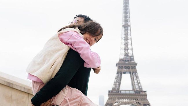 7 Potret Kedekatan VJ Daniel dan Putrinya yang Berdarah Jerman - Foto 1