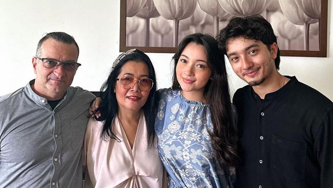7 Potret Bryan Domani Bersama Keluarga, Akrab dengan Adik dan Orang Tua ...