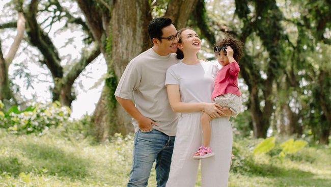7 Potret Rianti Cartwright Bareng Suami dan Anak, 12 Tahun Nikah Jauh ... 7 Potret Rianti Cartwright Bareng Suami dan Anak, 12 Tahun Nikah Jauh ...