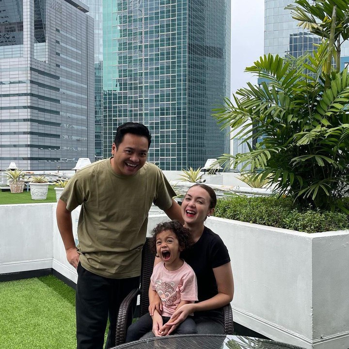 7 Potret Rianti Cartwright Bareng Suami dan Anak, 12 Tahun Nikah Jauh ... 7 Potret Rianti Cartwright Bareng Suami dan Anak, 12 Tahun Nikah Jauh ...
