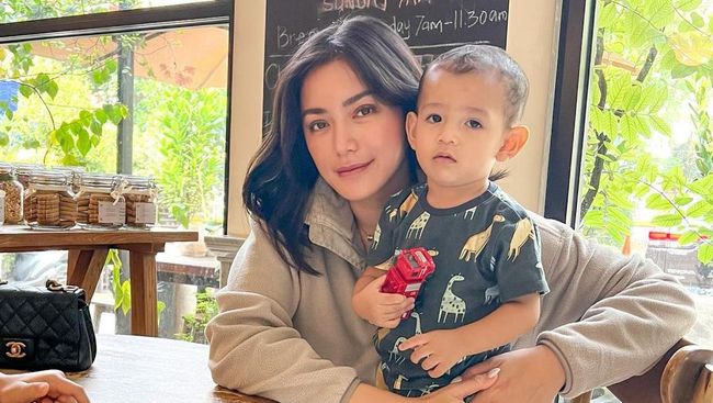 Cerita Jessica Iskandar soal Putra Keduanya Terinfeksi Kelenjar Getah Bening, Leher Sempat Kaku