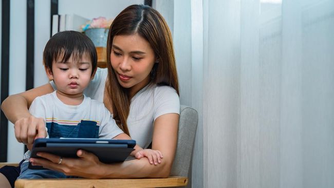 Batasan Screen Time pada Anak Balita Menurut IDAI, Jangan Berlebihan Bun!