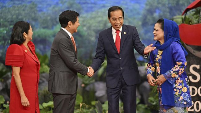 Sambut Pemimpin Negara Di Ktt Asean Ke 43 Iriana Jokowi Pakai Kebaya