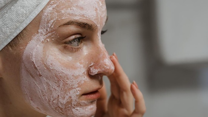 5 Cara Eksfoliasi Wajah Yang Tepat Agar Hasilnya Glowing Dan Terhindar