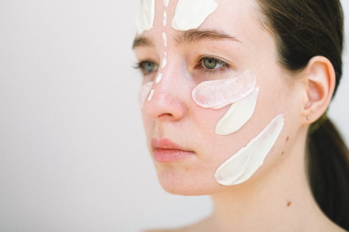 5 Cara Eksfoliasi Wajah Yang Tepat Agar Hasilnya Glowing Dan Terhindar