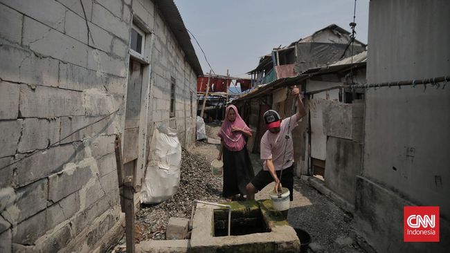 FOTO: Krisis Air Bersih Berkepanjangan di Muara Angke FOTO: Krisis Air Bersih Berkepanjangan di Muara Angke