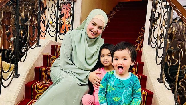 7 Potret Menggemaskan Dua Anak Siti Nurhaliza & Datuk K - Foto 1