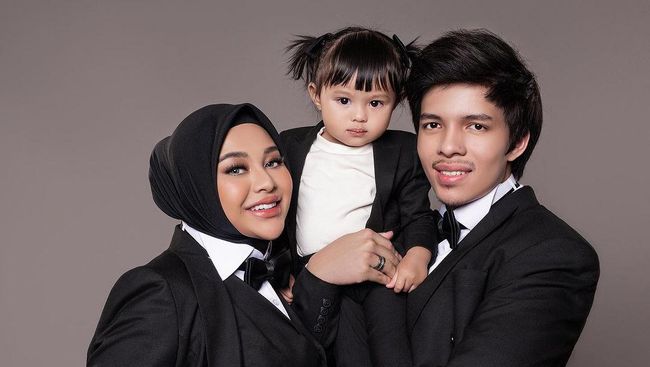 7 Potret Terbaru Kehamilan Aurel Hermansyah, Minta Saran Netizen untuk Nama Adik Ameena - Foto 1