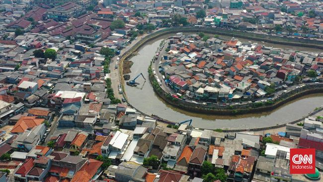 FOTO: Menata Sungai Ciliwung Mumpung Masih 'Tidur'