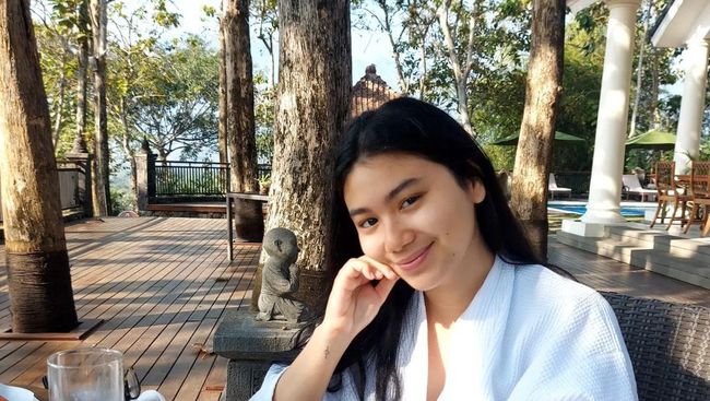 7 Potret Memesona Anak Perempuan Wanda Hamidah yang Berusia 21 Tahun ...