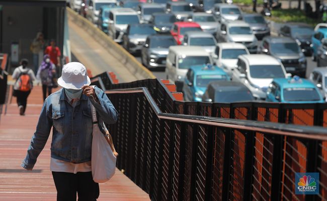 Siang Panas Terik, Sore Hujan Badai, Ini Penjelasan BMKG