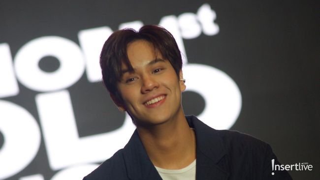 Nanon Korapat membahas soal karier akting dan menyanyinya. Nanon juga ...