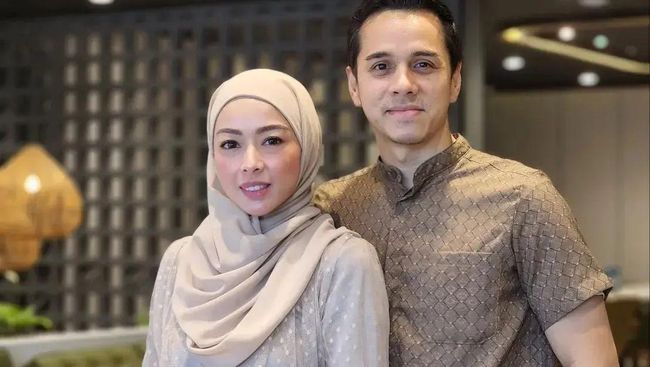 7 Potret Rionaldo Stockhorst Bareng Istri yang Jarang Tersorot, Sudah ...