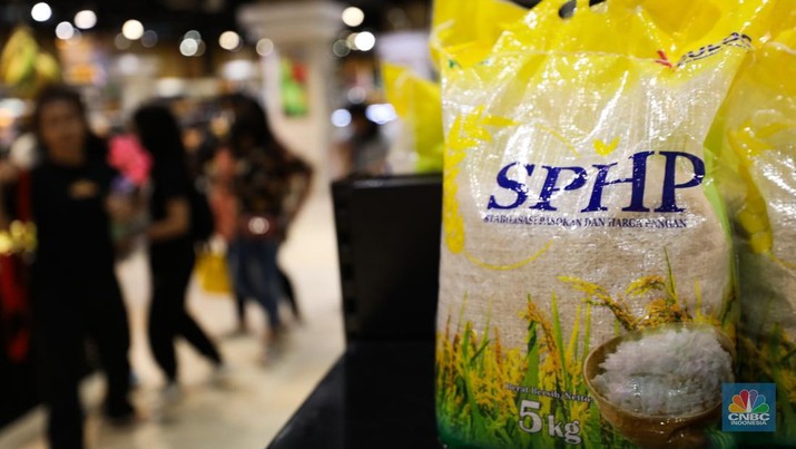 Zulkifli Hasan Perintahkan Beras Bulog Segera Banjiri Ritel Modern