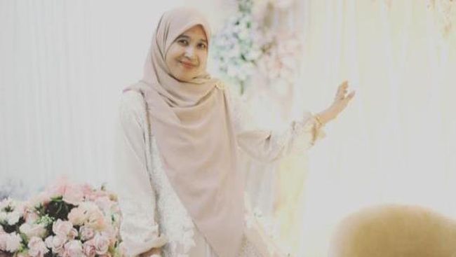 7 Potret Mellya Juniarti Eks Istri UAS Usai Cerai, Betah Sendiri & Makin Bahagia