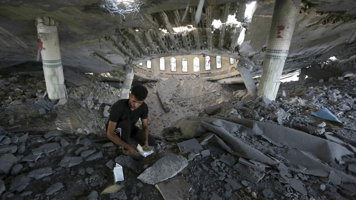 Masjid Tertua di Gaza Rusak Parah Diserang Israel, Dinding-Atap Roboh