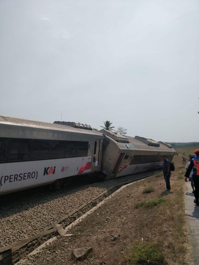 Penampakan Rusak Parah Pasca Kecelakaan 2 KA di Kulon Progo