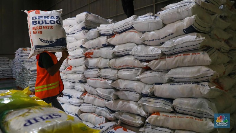 Ternyata Begini Penampakan Beras SPHP Dikemas di Gudang Bulog - Foto 4