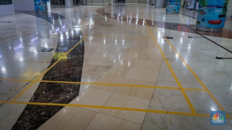 Wah! Lobi WTC Mangga Dua Disulap Jadi Lapangan Badminton - Foto 9