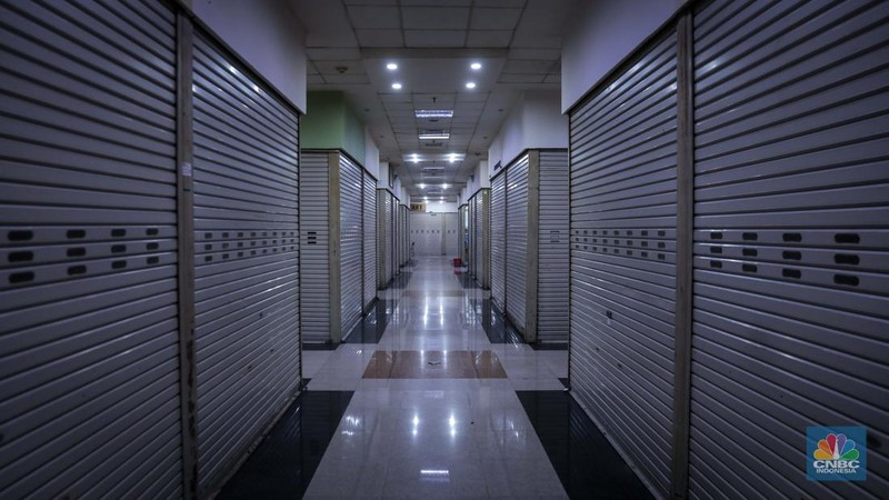 Wah! Lobi WTC Mangga Dua Disulap Jadi Lapangan Badminton - Foto 9