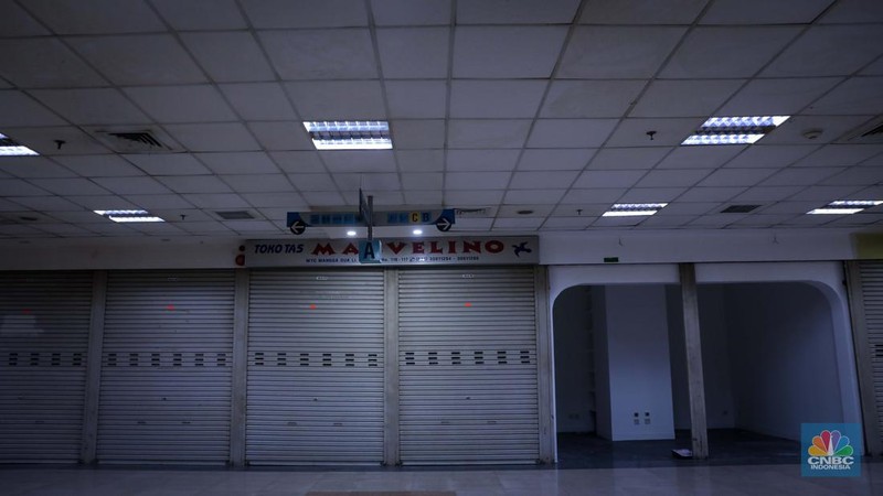 Wah! Lobi WTC Mangga Dua Disulap Jadi Lapangan Badminton - Foto 9