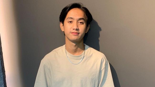 7 Penampilan Terbaru Bowo Alpenliebe TikTok Makin Glow Up Bikin Pangling