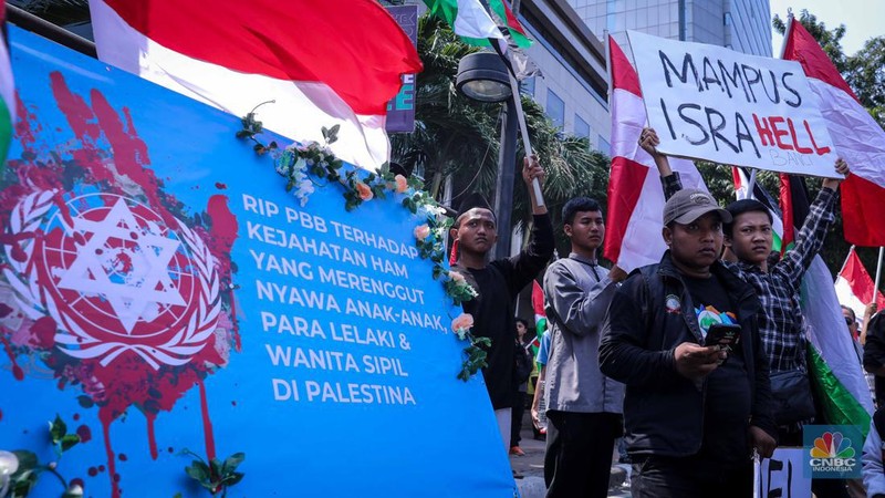 Penampakan Massa Geruduk Kantor PBB Tolak Perang Israel-Hamas