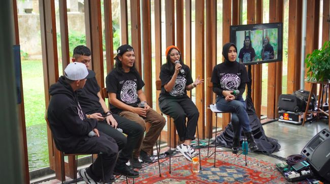 Album baru Sonic/Panic dari 13 musisi Indonesia.
