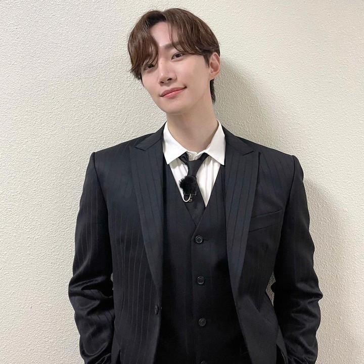 5 Potret Idol K-pop yang Masuk Daftar Artis Korea Terganteng 2023, Cha ... 5 Potret Idol K-pop yang Masuk Daftar Artis Korea Terganteng 2023, Cha ...