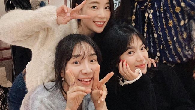 Jadi 'Powerful Circle', Kenalan dengan 8 Aktris Cantik yang Bersahabat ...