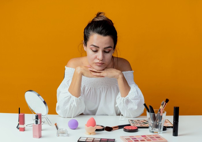 Mengenal Fenomena Beauty Anxiety: dari Faktor Pemicu hingga Cara ...