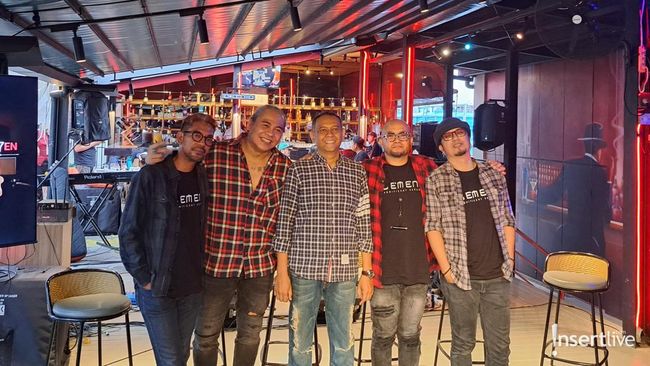 Band ELEMENT Sambut Kembalinya Ibank