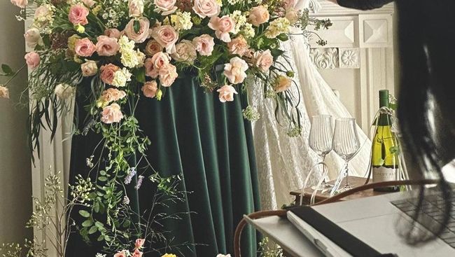 Menawan dan Serasi! Thunder 'MBLAQ' dan Mimi 'Gugudan' Bagikan Potret ...