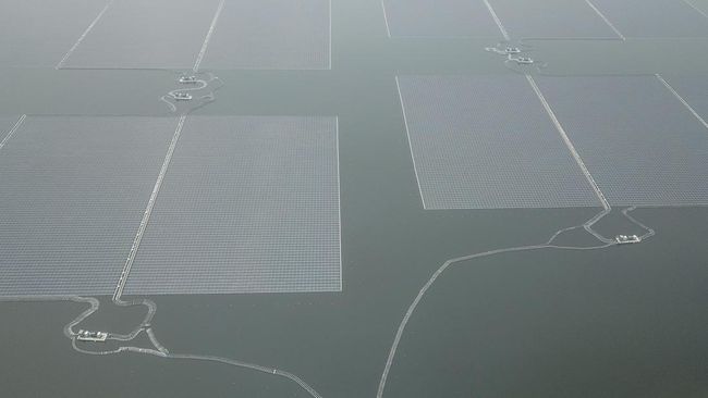 FOTO: PLTS Terapung Cirata Resmi Beroperasi 'Listriki' Jawa-Bali