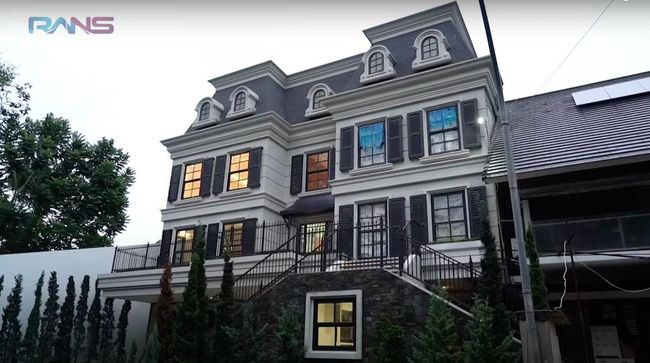 5 Daftar Selebritas yang Punya Rumah Mewah, Padahal Dulunya Hidup di ...