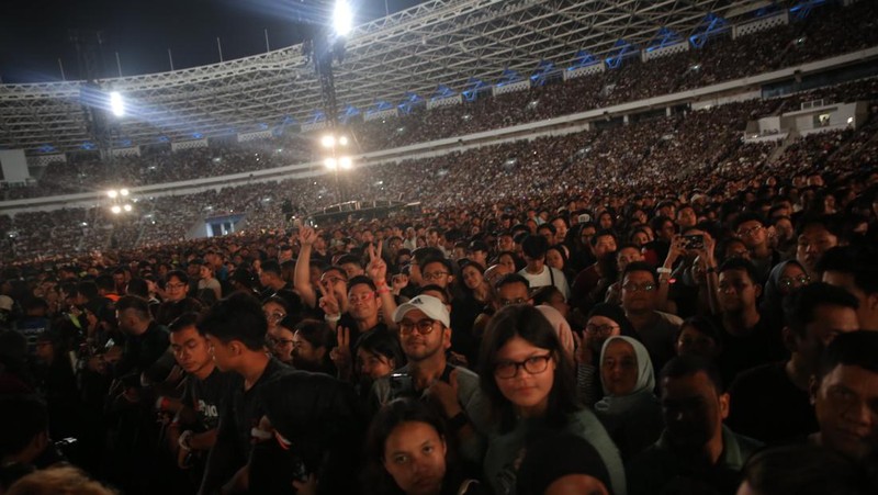 Guncang GBK, Konser World Tour Coldplay di Indonesia Sukses - Foto 2