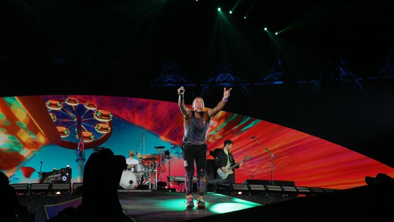 Guncang GBK, Konser World Tour Coldplay di Indonesia Sukses - Foto 2