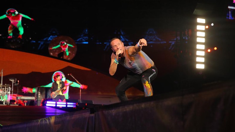 Guncang GBK, Konser World Tour Coldplay di Indonesia Sukses - Foto 2