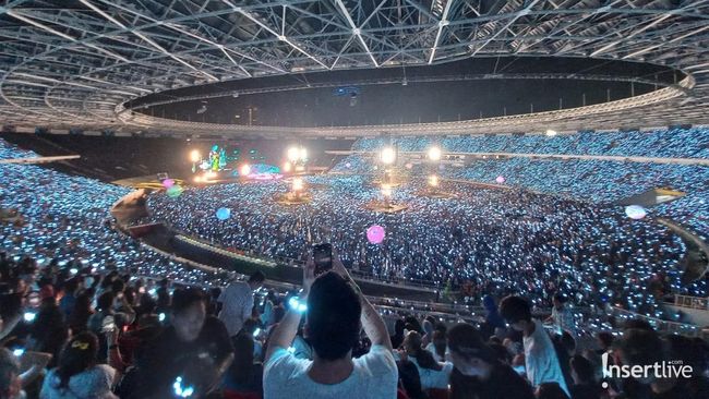 Serba-serbi Coldplay Jakarta, Chris Martin Pantun hingga Pagar GBK Dijebol