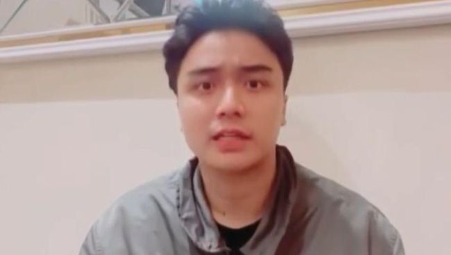 Gandeng Pacar Baru, Leo Dozan Sebut Masa Lalu Jadi Pelajaran Hidup