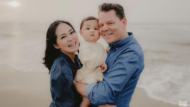 Anniv ke-2, 7 Potret Bahagia Gracia Indri Tinggal di Belanda sama Suami Bule & Anak