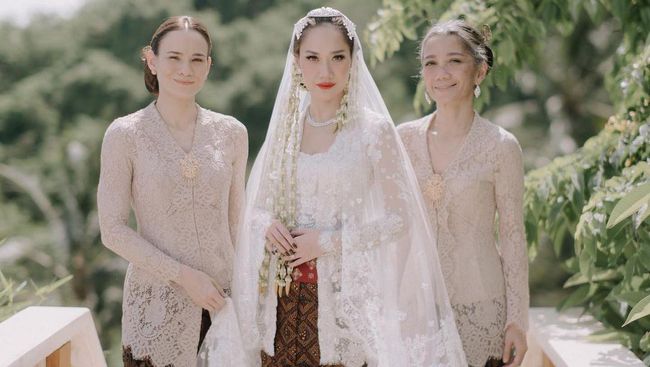 3 Busana Pengantin BCL, dari Kebaya Klasik Ganti Gaun Modern!