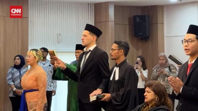 VIDEO: Detik-detik Justin Hubner Ambil Sumpah Jadi WNI