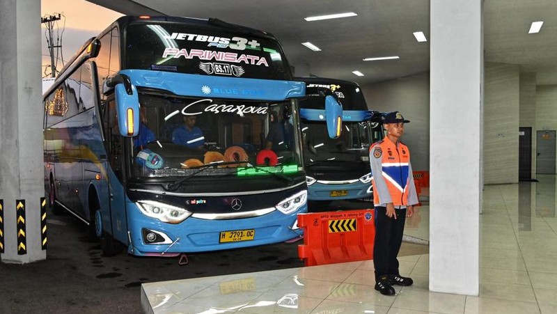 Jokowi dan Menhub Budi Karya Resmikan 3 Terminal Modern - Foto 3
