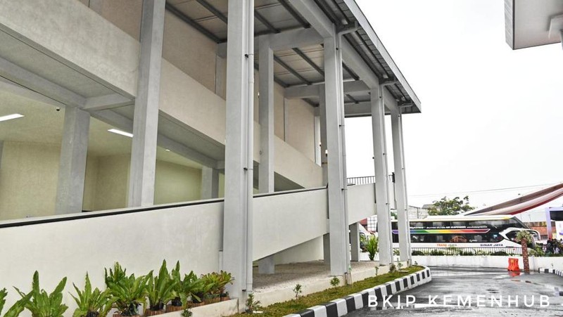 Jokowi dan Menhub Budi Karya Resmikan 3 Terminal Modern - Foto 3