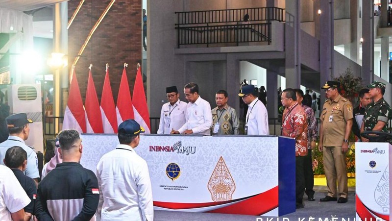 Jokowi dan Menhub Budi Karya Resmikan 3 Terminal Modern - Foto 3