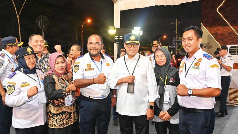 Jokowi dan Menhub Budi Karya Resmikan 3 Terminal Modern - Foto 3