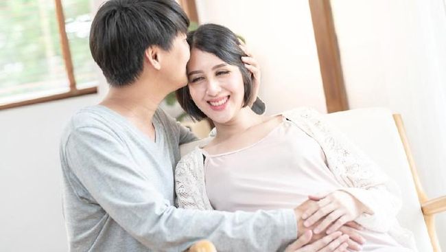7 Posisi Berhubungan saat Hamil Trimester Kedua