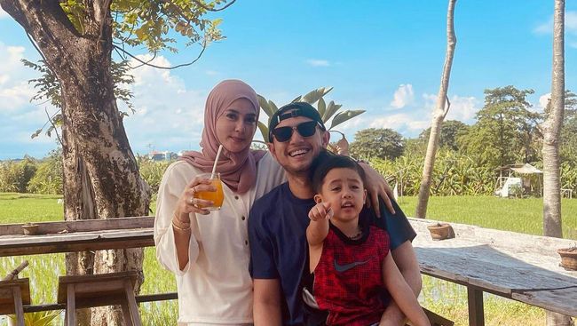 Kisah Cinta Rifky Balweel & Biby, Pertama Bertemu Saat Istri Masih SMP ...